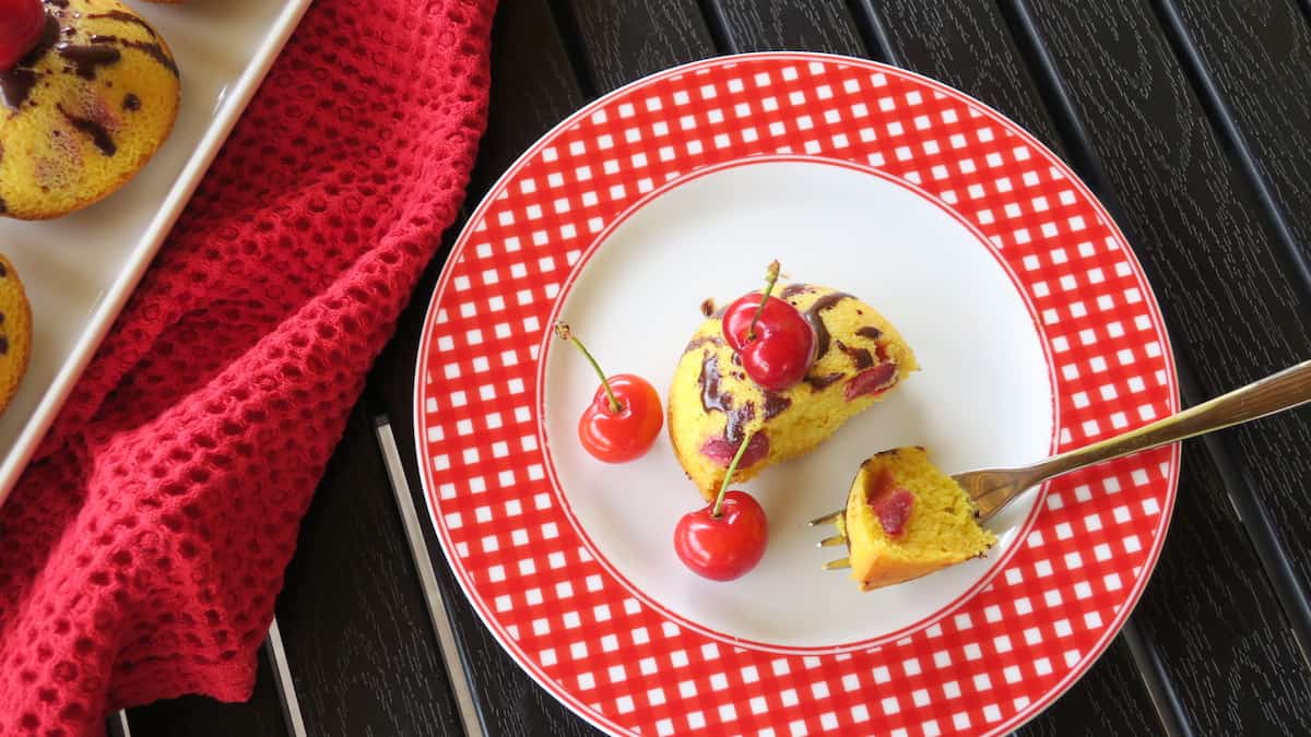 KETO SUGAR FREE VANILLA CHERRY CAKE BOMBS - Queen Keto
