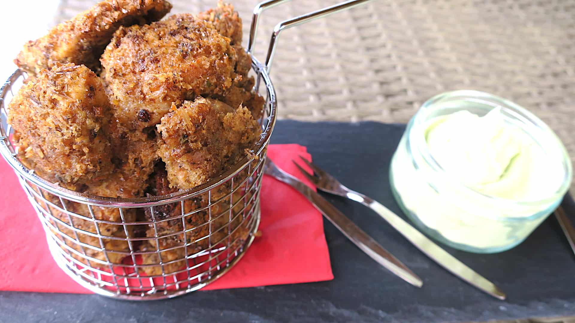 CRUNCHY CRICKET CHICKEN NUGGETS & AVOCADO MAYO