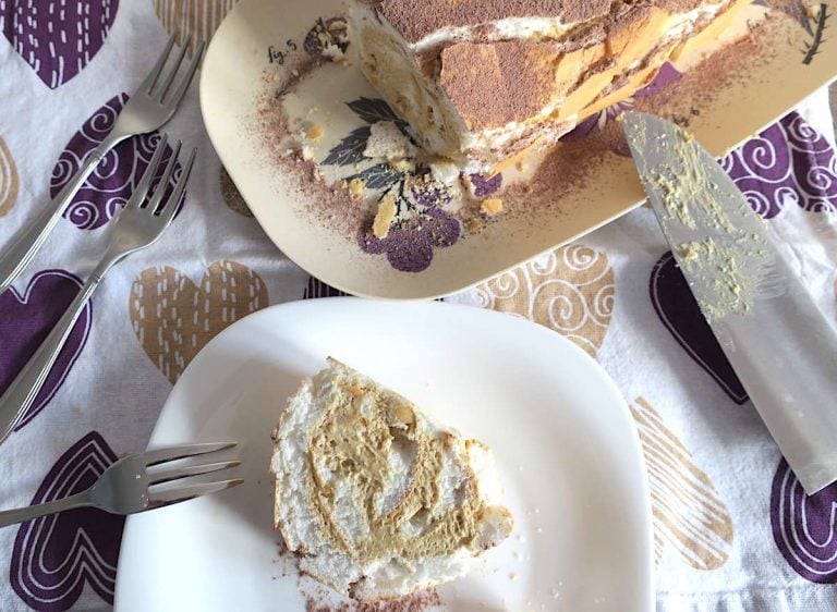 Low Carb Keto & Sugar Free Hazelnut Meringue Roulade - Queen Keto