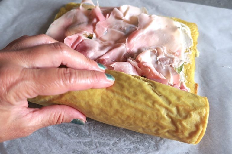 ITALIAN STYLE LOW CARB SAVOURY SWISS ROLL